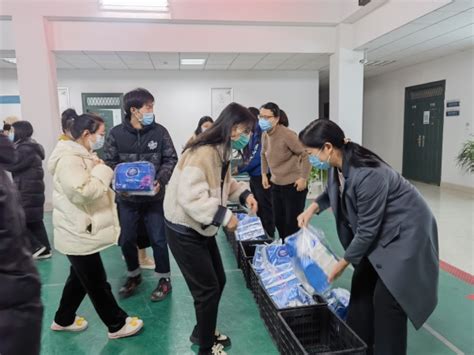 经济与管理学院举办发展性资助“立德·励志·砺行”成长计划之“助学助研”家庭经济困难考研学生慰问活动