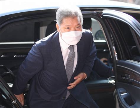 공수처 이영진 재판관 골프 접대 의혹 압수물 분석 완료 머니투데이