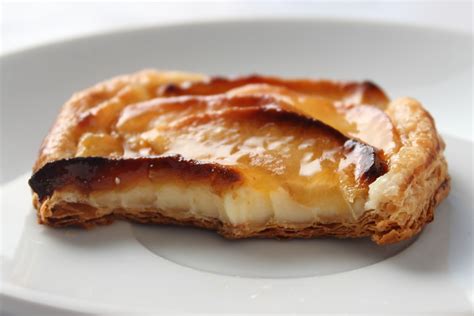 Tartaletas De Hojaldre Con Crema Pastelera Y Manzana