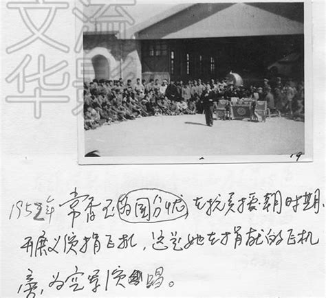 捐飞机起飞大山谷图库