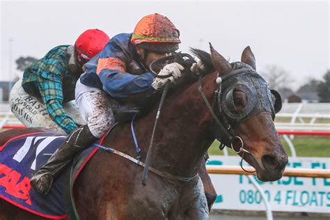 Hes Tunza Grunt Caps Off Stellar Winter Campaign