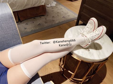 Kaneandsi On Twitter 儿童节当然要穿得幼齿一点啦，日式体操服配白色匡威帆布鞋真是可爱，外面下雨只有在酒店房间里慢慢玩了，在