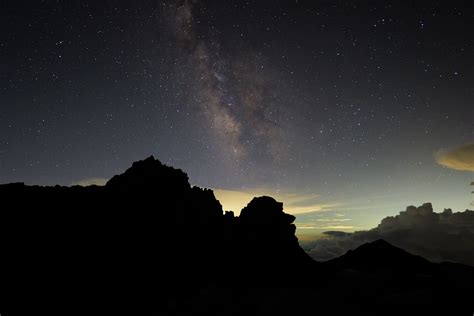 標高2866mの星空 久しぶりに山で星を見れた気がする。 星の撮影は月がで始めるまでが勝負。 この日は21時ごろに上がってきたのでそれまで