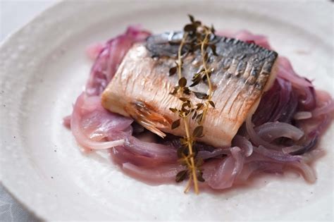 鯖の紫たまねぎビネガー蒸し 登志子のキッチン