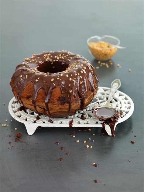 Marmorkuchen Mit Schokoglasur Und Nüssen Bilder Kaufen 11311128