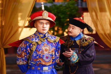 这两人尽心帮助乾隆却落得个自相残杀的下场不免让人唏嘘不已 凤凰网视频 凤凰网