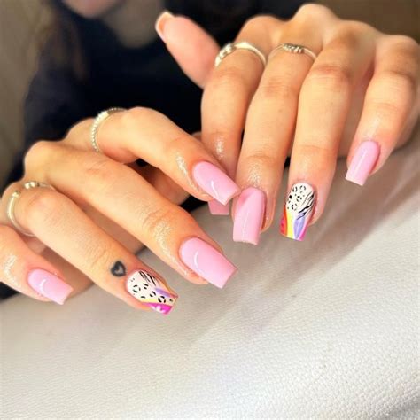 20 Abstract Nail Styles You Need To Try In Spring 2023 Scratch