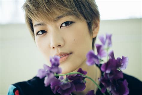 元宝塚歌劇団の男役スター・七海ひろきさんが語る25次元舞台の魅力とは？ Esseonline（エッセ オンライン）