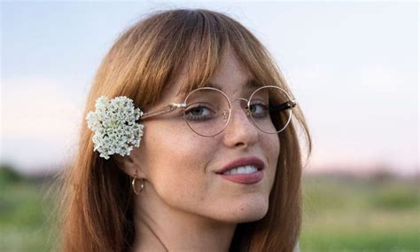 8 Best Glasses For Grey Hair Choose Styles And Colors To Look Younger