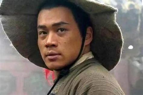 水浒传：当武松抱住孙二娘，将她按倒在地时，为何张青不帮忙？