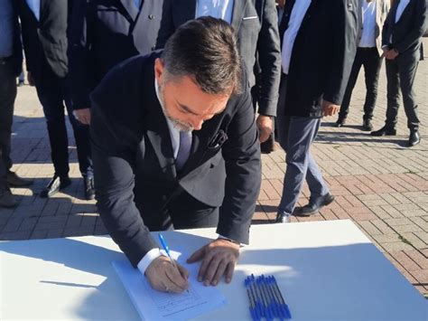 Пале Скуп подршке и потписивање петиције подршке Додику СНСД