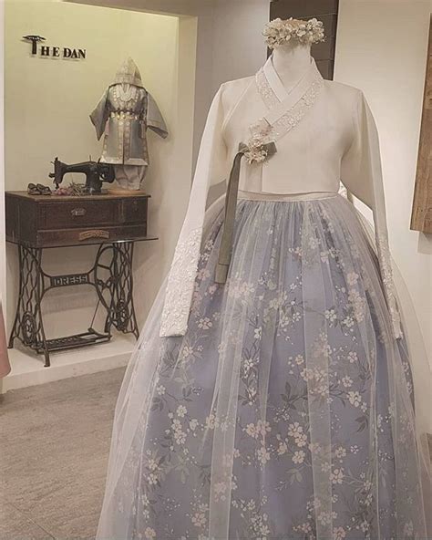 한복 더단 On Instagram ㆍ ㆍ T H E D A N ㆍ ㆍ ㆍ Spring ㆍnew Sample💕 ㆍ ㆍ ㆍ ㆍ ㆍ 푸르른 하늘빛 치마에 봄이 가득합니다 살랑