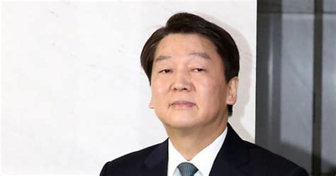 긴급 당무위원회의 참석하는 안철수 대표