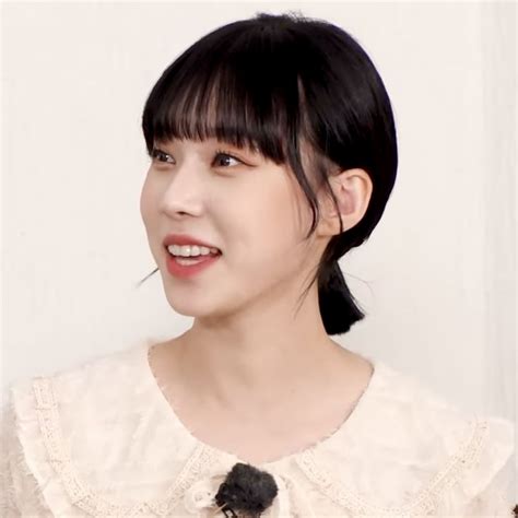 Pin By Nguyn Thnguieen On Aespa Winter Meme Winter My Girl