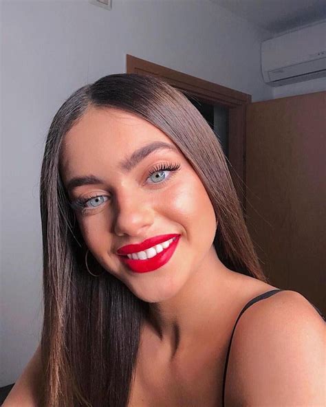 Yael Shelbia On Instagram “קולגייט ומאקו מחפשים את החיוך הכי לבן
