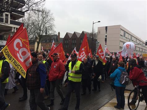 En images Manifestation des milliers de personnes ont défilé à Lille