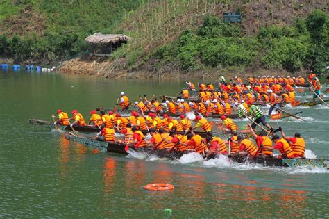 Đặc sắc lễ hội đua thuyền trên sông Chừng Báo ảnh Việt Nam