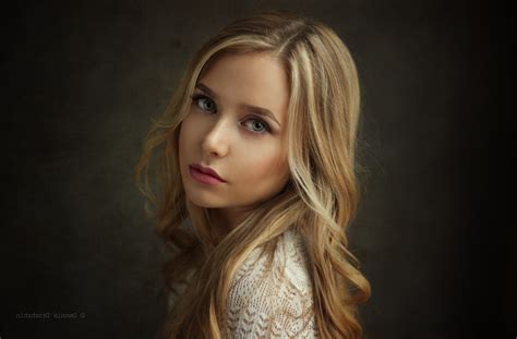 Wallpaper Face Women Blonde Simple Background Long Hair Singer