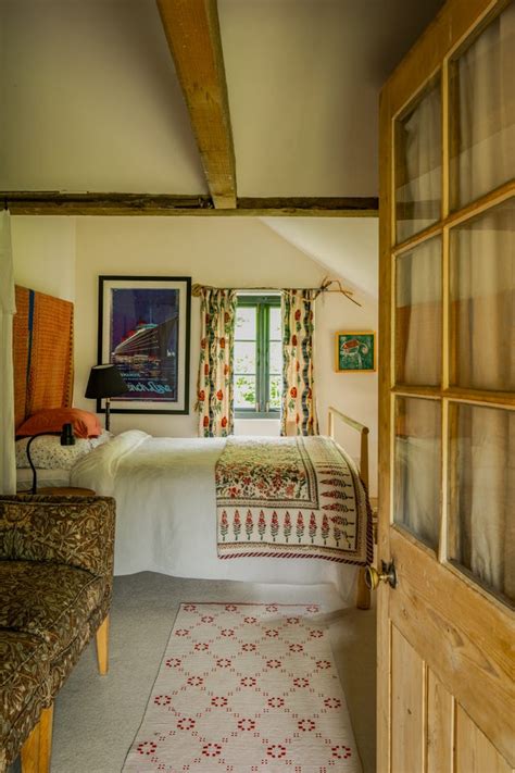 Tour A Lovingly Restored Medieval Thatched Cottage In Hampshire