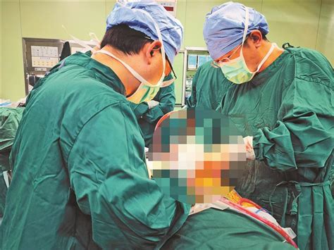 妙手摘除69岁老人超10厘米股骨肿瘤
