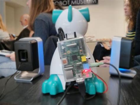 Este Es Aisoy El Robot Español Que Podría Ayudar A Niños Con Autismo Eju Tv