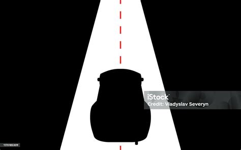 자동차는 직선 도로 실루엣 아트 이미지 검은 색 배경에 고립 된 벡터 그림에 간다 검은색에 대한 스톡 벡터 아트 및 기타 이미지 검은색 구도 그늘 Istock