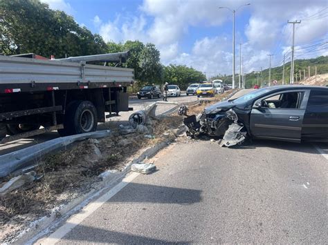 Carro Bate E Derruba Poste Na Via Costeira Em Natal Blog A Fonte
