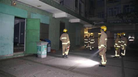 港岛大停电｜多宗被困升降机报告 部份街灯及交通灯暂停 星岛日报