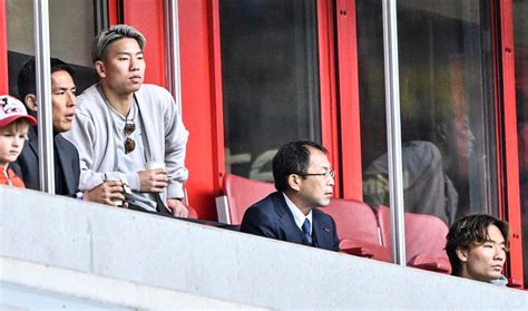 2ページ目 ｢なんてスタイルなんだ｣ サッカー日本代表fw浅野拓磨が｢松葉杖なしで歩く｣までに回復 遠征中の代表戦士や所属先の