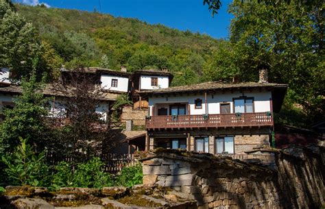 Selo Bg Лѐщен изписване до 1945 година Лѣщенъ е село в община Гърмен област Благоевград