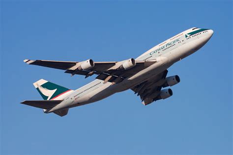 Pesawat Penumpang Cathay Pacific Airways Boeing 747400 Bhke