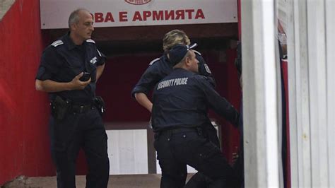 Удължават срока за използване на старите униформи на полицаи и