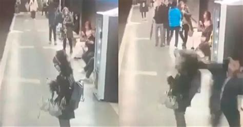Video Hombre Ataca A 10 Mujeres En Metro De Barcelona Policía Lo Deja