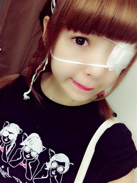 藤田 ニコル にこるん On Twitter 久々になんもなってないほうカラコンつけたけどこぇぇえ。さすがにすっぴんじゃ行けないので