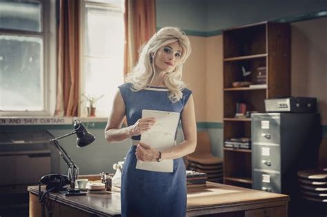 How A Bond Girl And Femme Fatale Became A Funny Woman Hot Lifestyle News