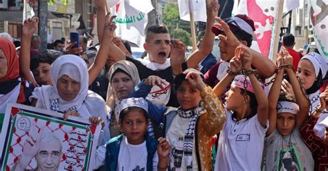 غزة وقفة تضامنية مع الأسرى في سجون الاحتلال الإسرائيلي التلفزيون العربي