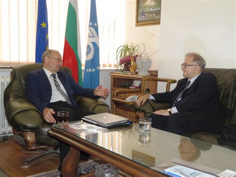 Среща с новоназначения български посланик в Индонезия БЪЛГАРСКА ТЪРГОВСКО ПРОМИШЛЕНА ПАЛАТА