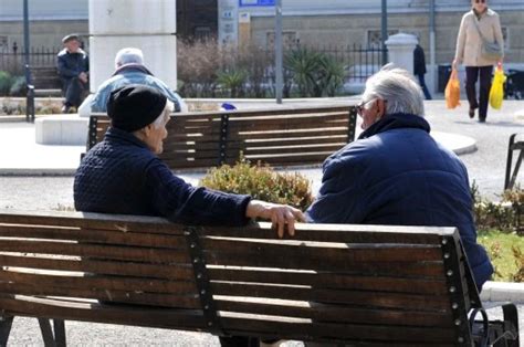 Над 340 000 пензионери во државата од денес ќе добиваат за 2 500 денари повисоки пензии Kariera Mk