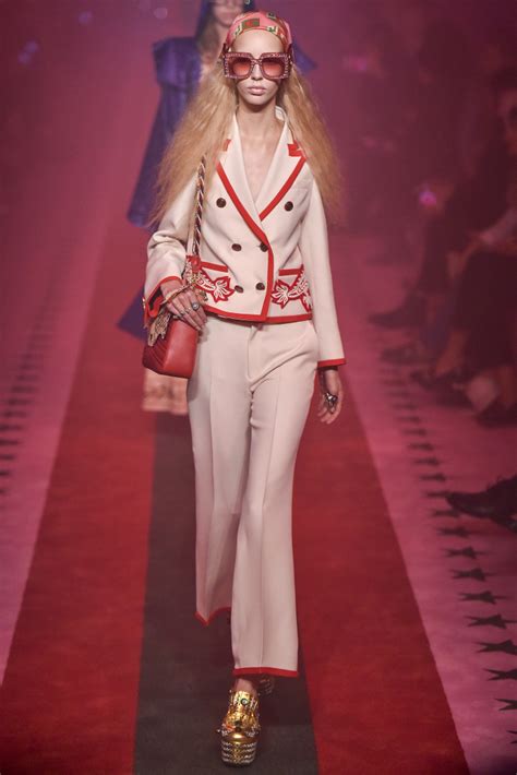 Модная женская одежда и аксессуары Gucci весна-лето 2017