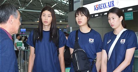 Md포토 김연경 양효진 김수지 집중하는 대표팀 미녀삼총사