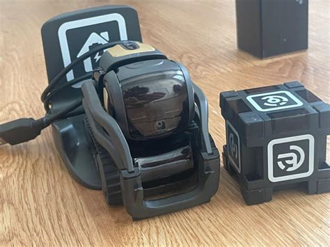 Anki Vector Home Robot With Charging Hub And Cube 300 00059 4559461126