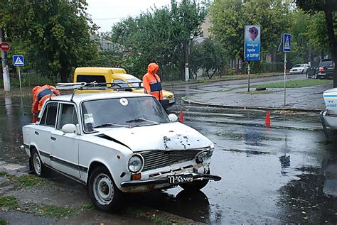 In the center of Nikolaev the Zhiguli car rammed militia "Skoda"