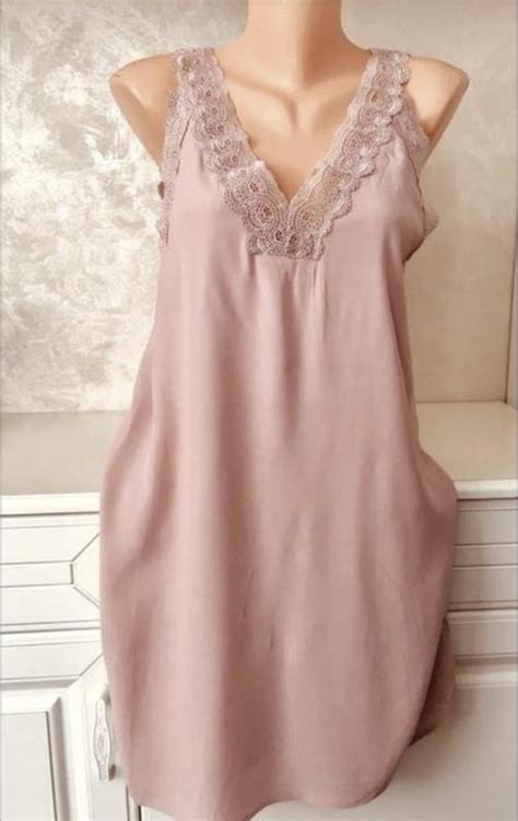 Красива шовкова сукня — ціна 290 грн у каталозі Сукні міді Купити жіночі речі за доступною ціною