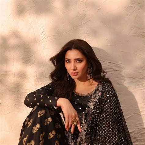 Eid Suit Looks युमना जैदी से हानिया आमिर तक मियां जी भी हो जाएंगे