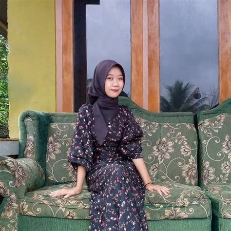 Ana Fiana Fiana879 • Threads Say More