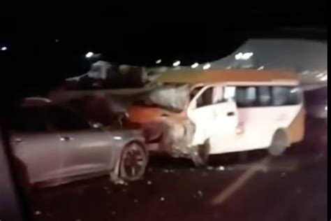 Accidente hoy autopista México Puebla combi choca con auto