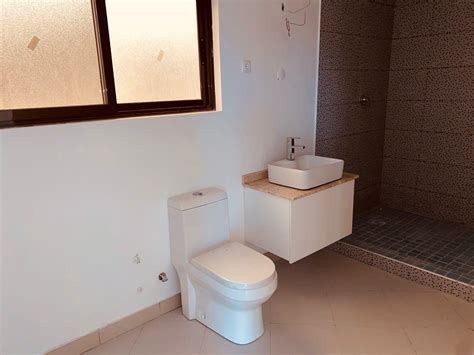 Casas para Alugar ARRENDA SE MORADIA TIPO 4 NO BAIRRO TRIUNFO PRÓXIMO