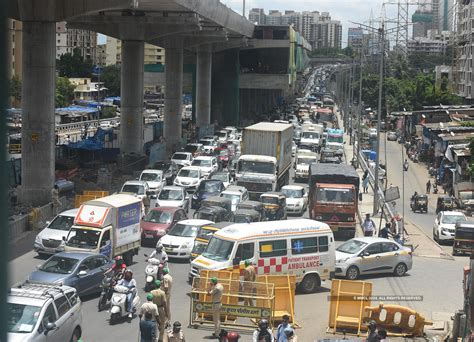 Mumbai Polices 2km Laxman Rekha Leads To Confusion Mumbai Mirror