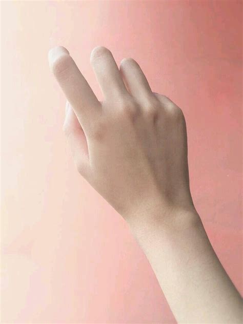 Tattoos에 있는 Felipe Moreira님의 핀 인체 손 그리기 손 그리는 법