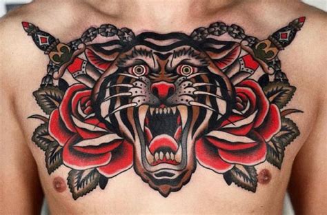 남성용 올드 스쿨 가슴 문신